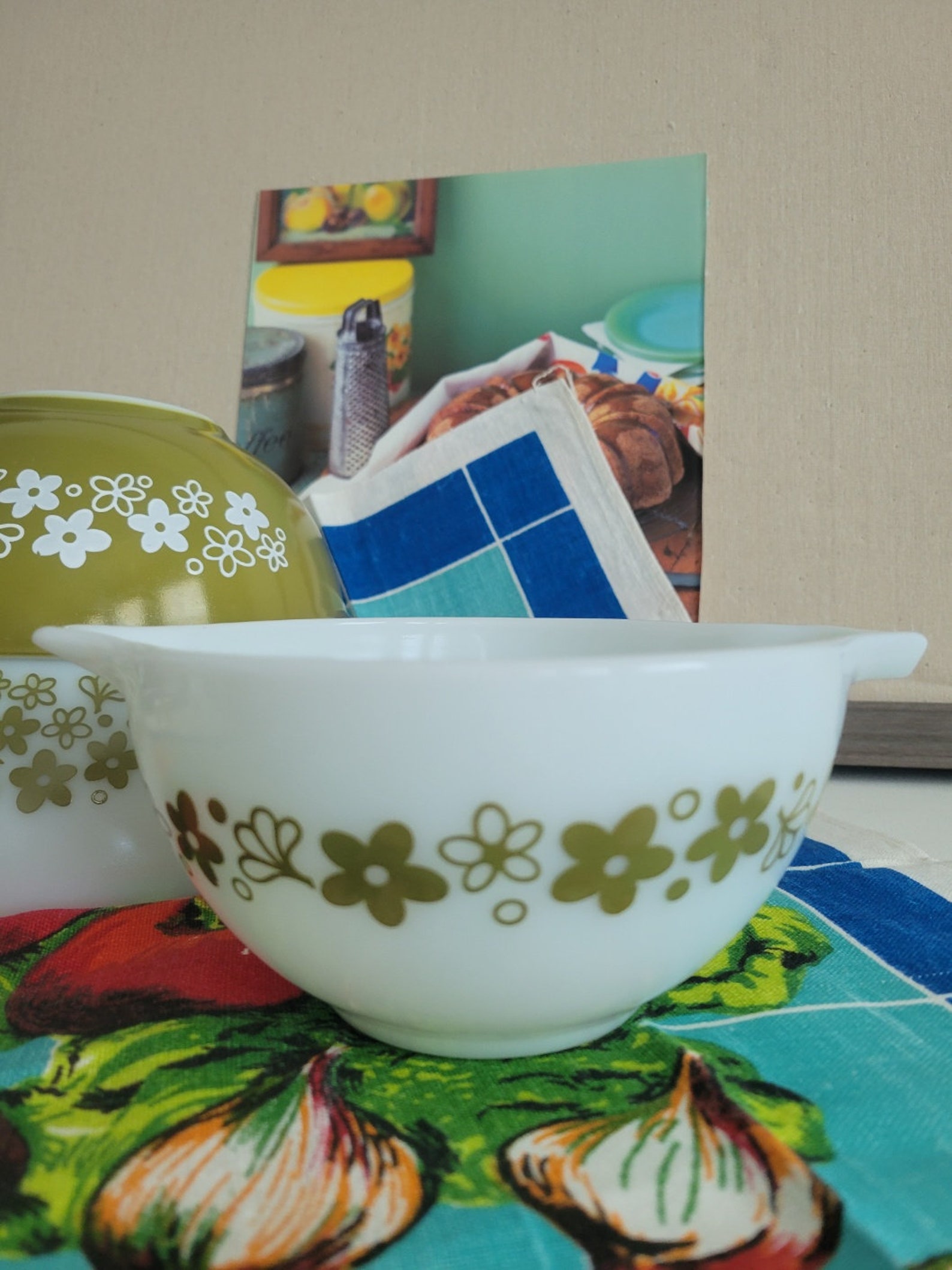 Vintage Pyrex Spring Blossom Pyrex Mixing Bowl Set Crazy Daisy ...