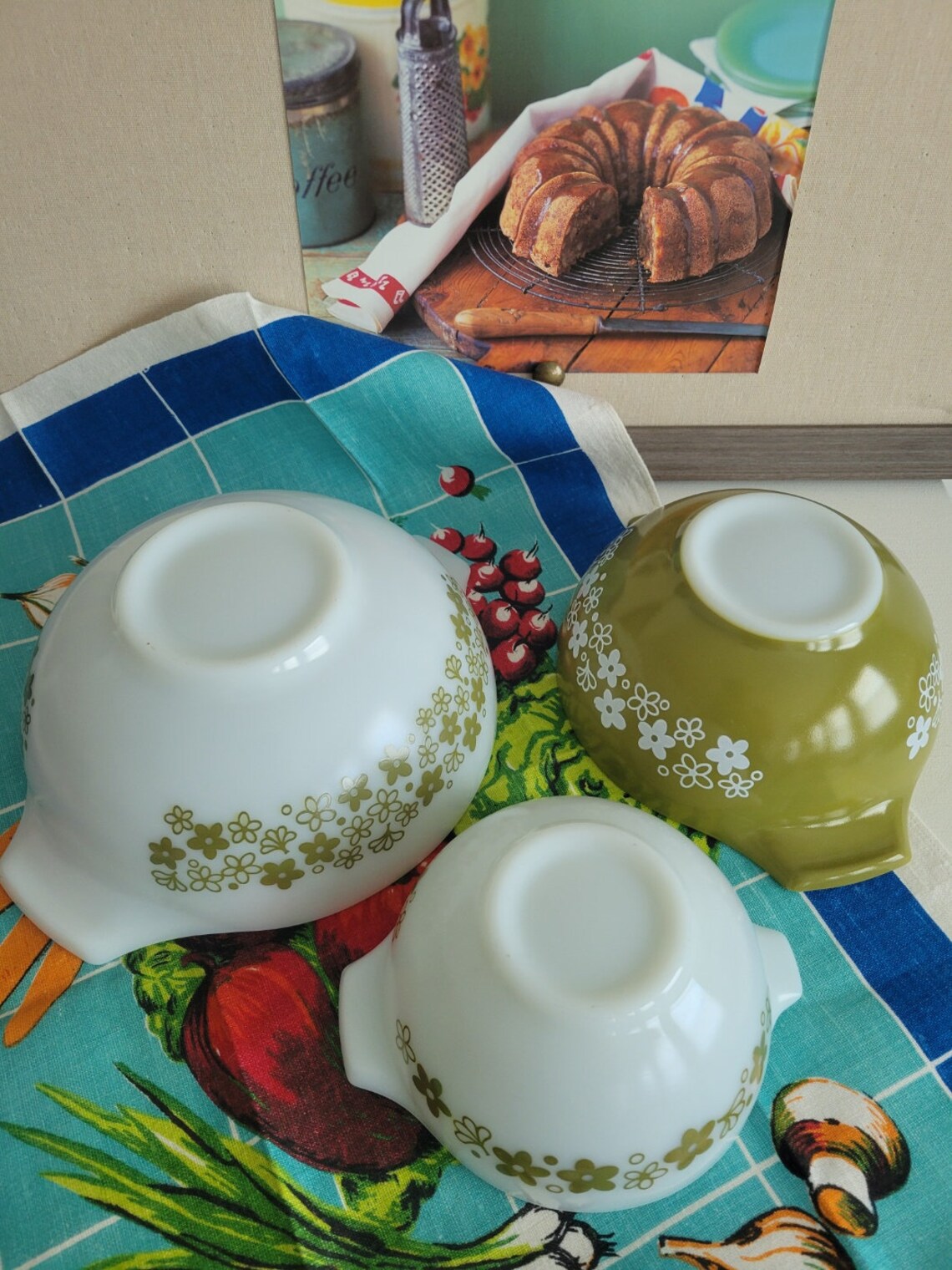 Vintage Pyrex Spring Blossom Pyrex Mixing Bowl Set Crazy Daisy ...