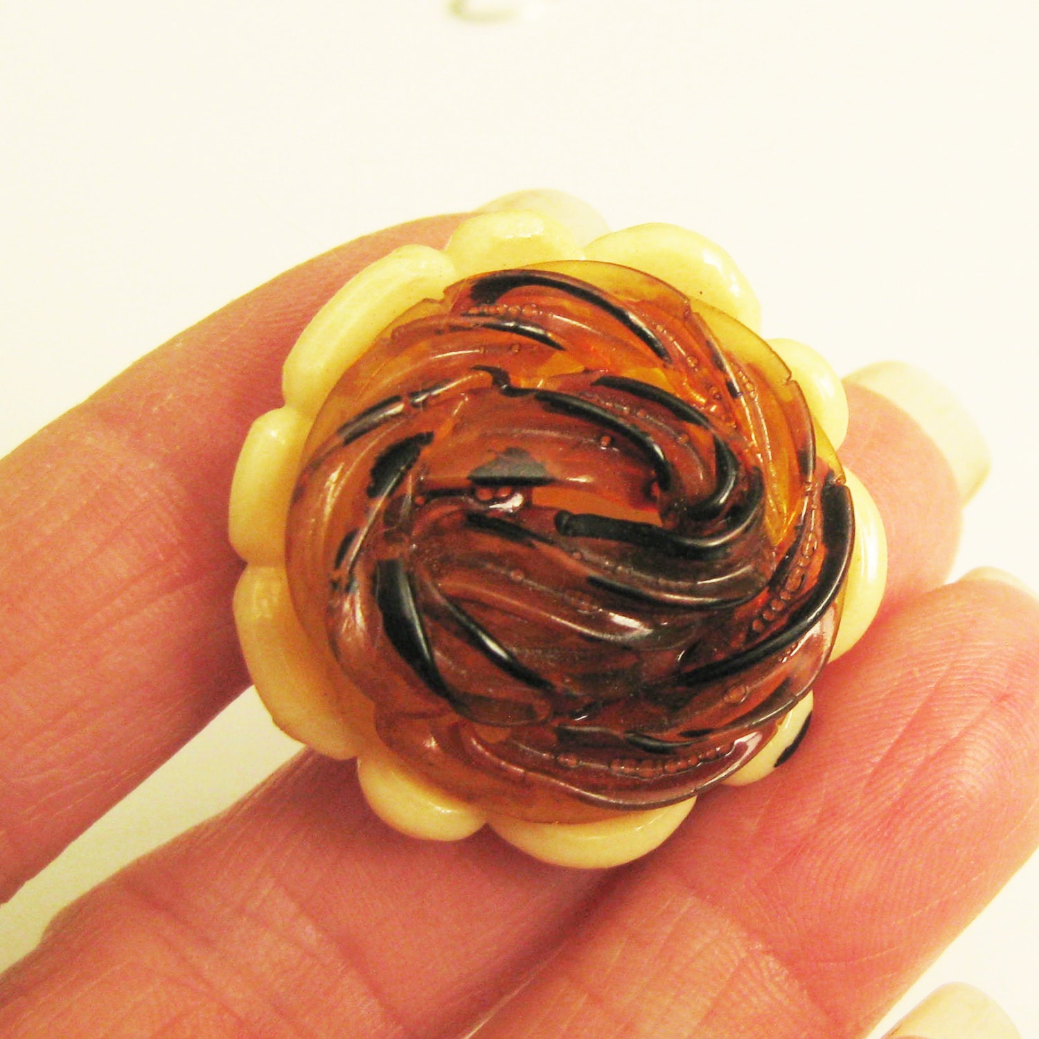 Pair of Vintage Extruded Celluloid Buttons Decorative Buttons 1-1/8 ...