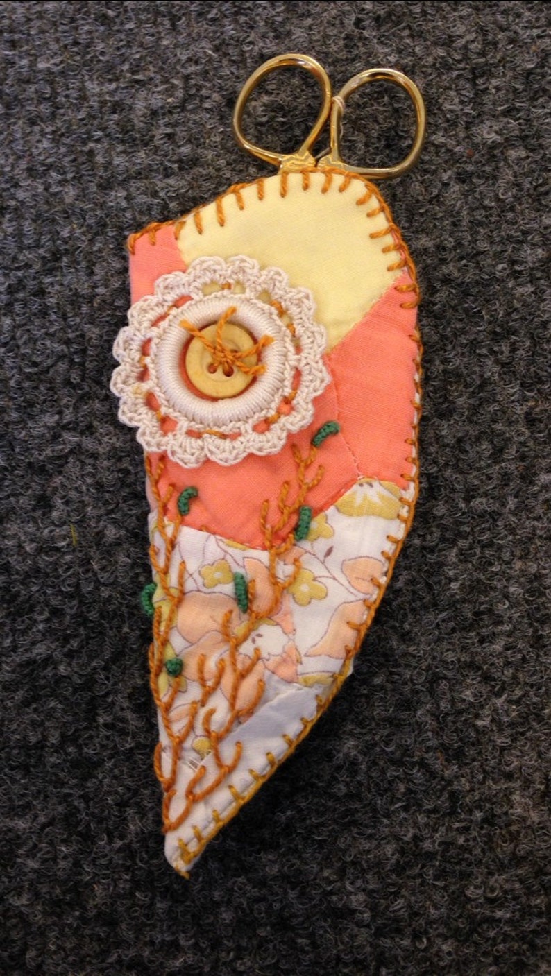 Vintage Quilted Scissor Case ... Scissor Case... Grandmothers Flower ...