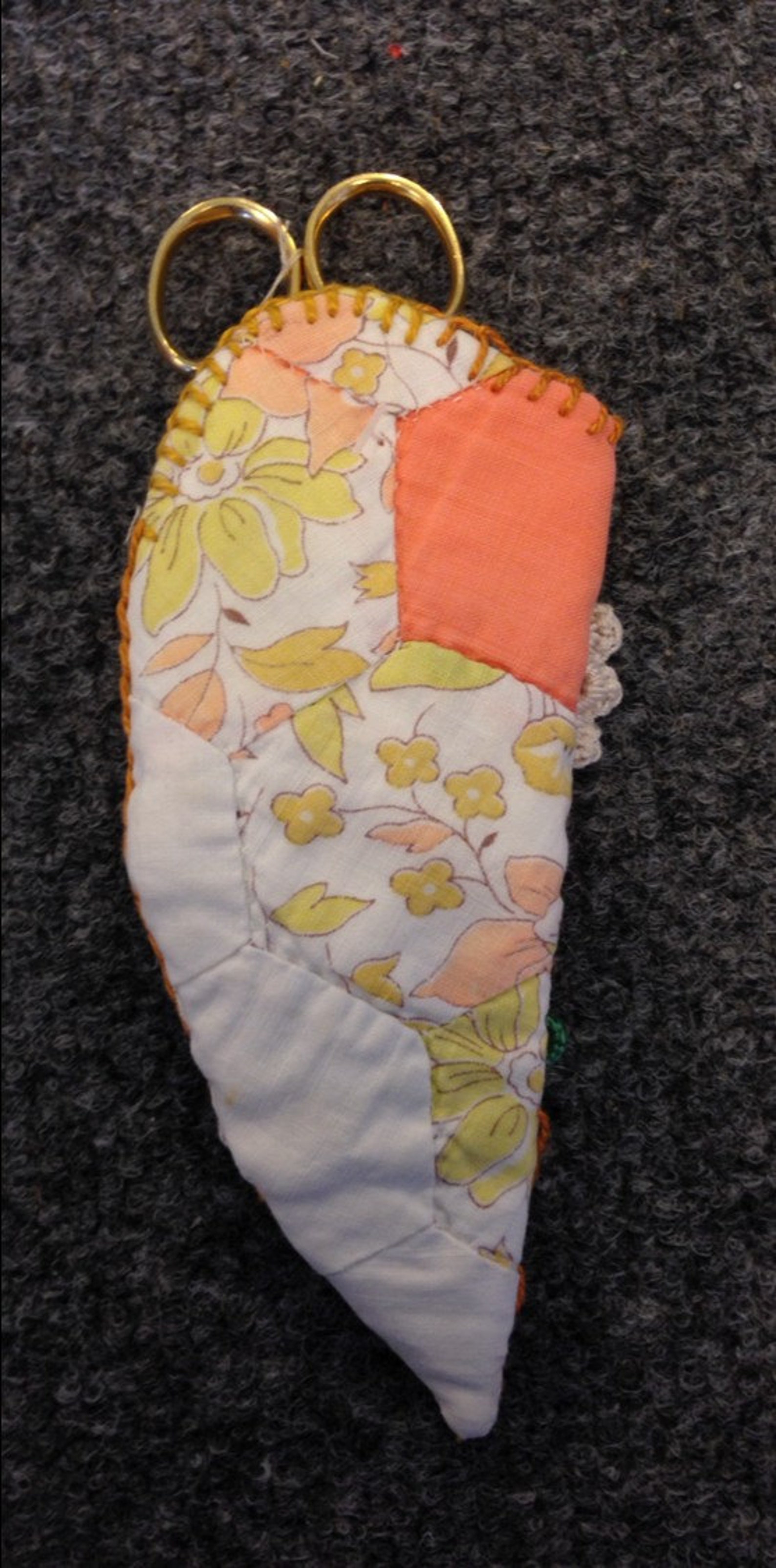 Vintage Quilted Scissor Case ... Scissor Case... Grandmothers Flower ...