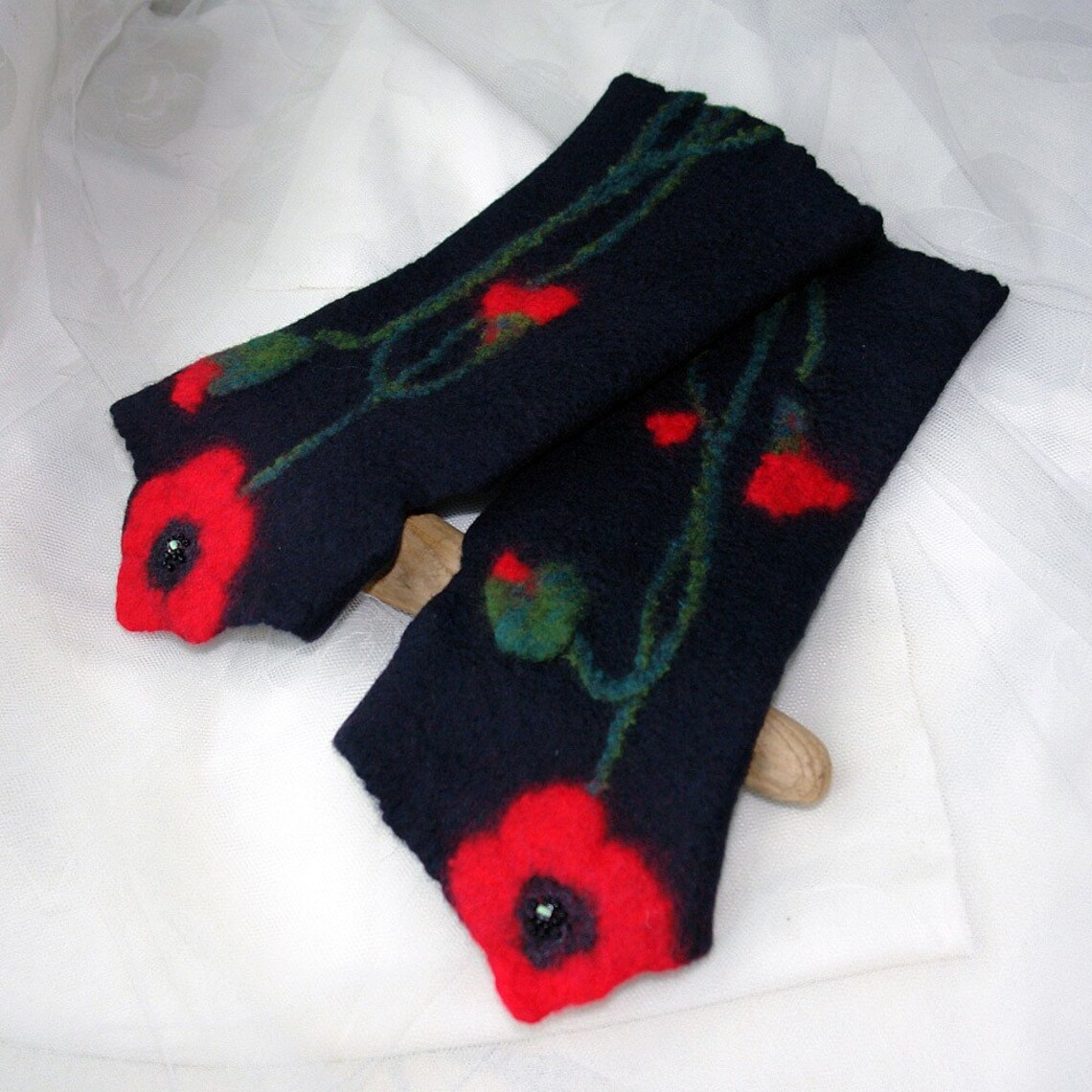 Hand Felted Wrist Warmers, Wristlets, Felt Fingerless Gloves Red Poppy ...