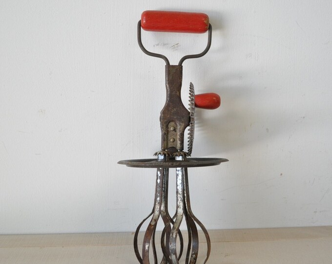 Farmhouse Kitchy Red Vintage Hand Mixer -- Antique 1920s - Etsy