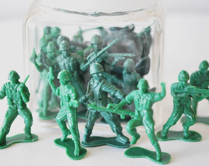 Vintage Army Green Plastic Men Toys//army Men Toy Wars//toy Soldiers ...
