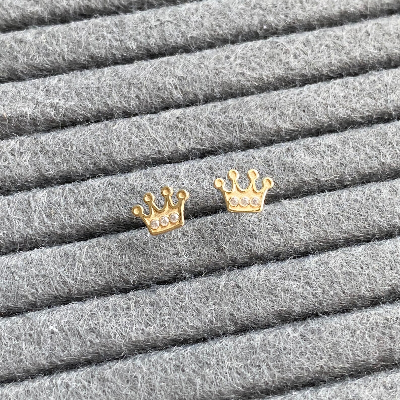 10K Gold Crown Stud Earrings With Cubic Zirconia - Etsy