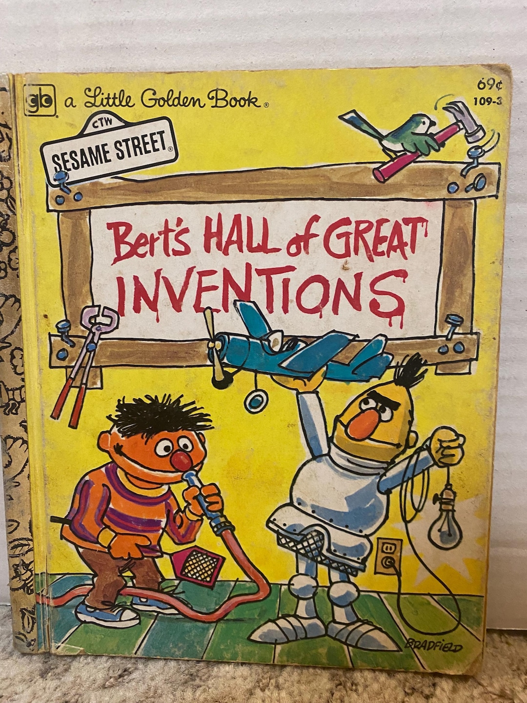 Bert’s Hall of Great Inventions - Sesame Street Little Golden Book - Etsy