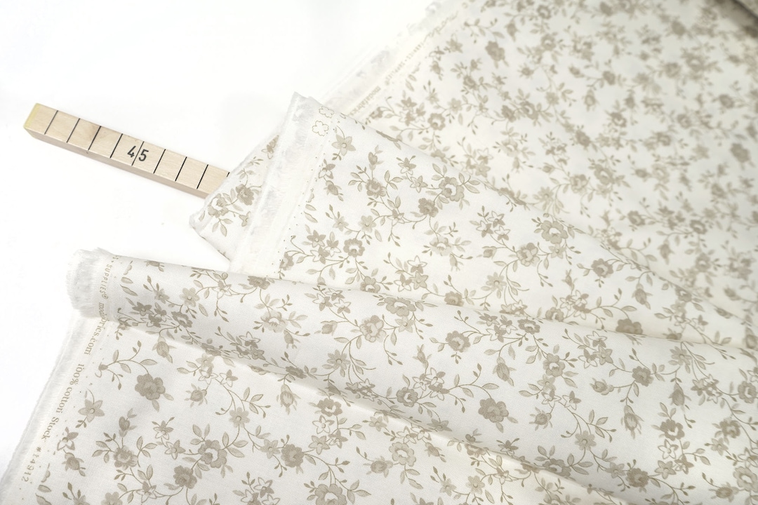 Moda - Roselyn Flower Vine Ivory - Flowers - Minick & Simpson 0.54 Yd ...