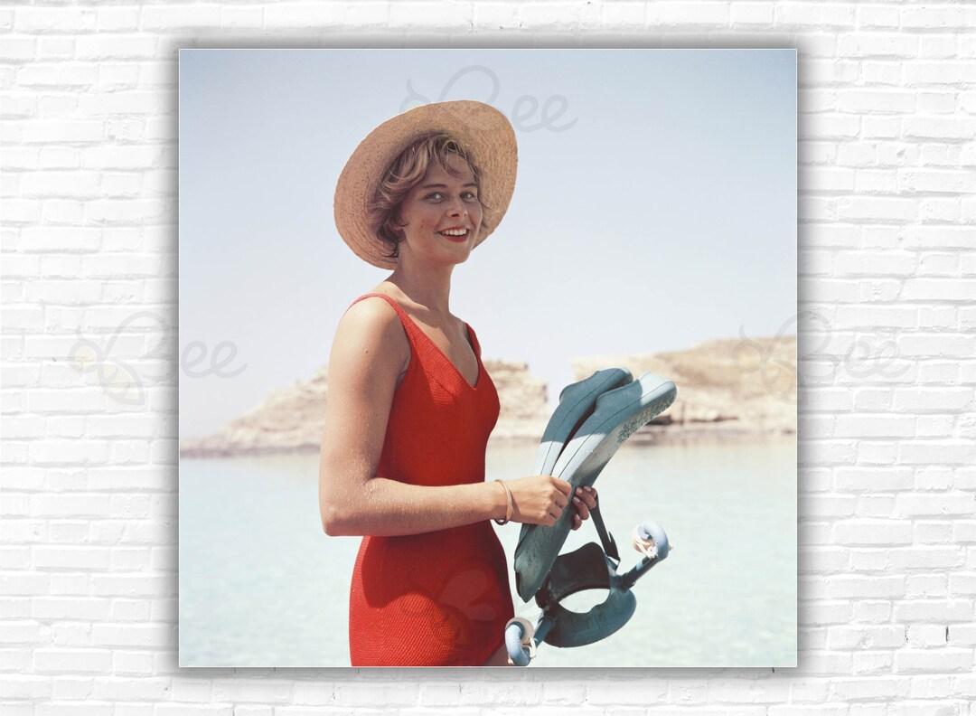 Slim Aarons Marietine Birnie Print/poster Marietine Birnie Snorkeling ...