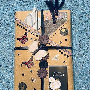 Blind Date With a Book: Spring Edition, Includes Bookmark & Annotation ...