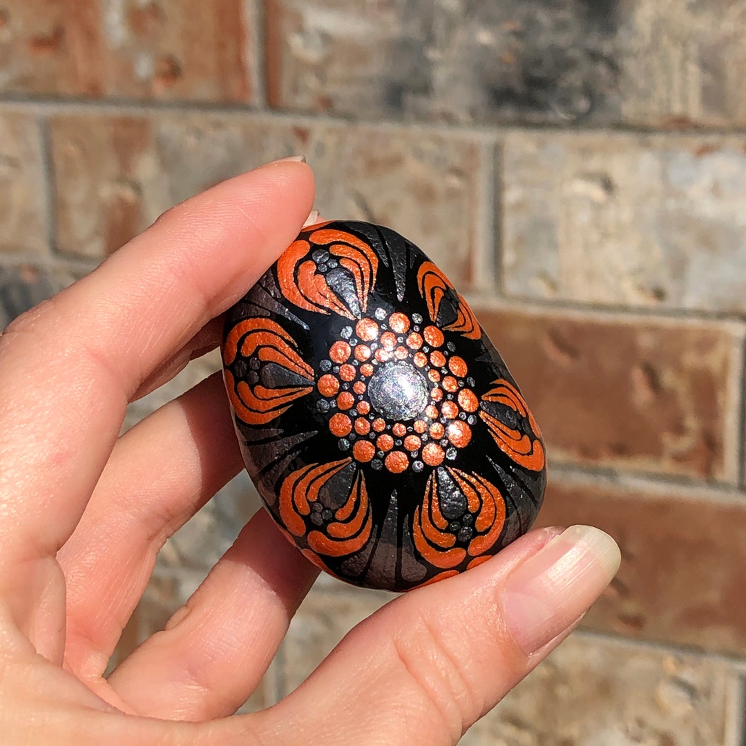 Small Dot Art Mandala Stone, Hand-painted Rock Art, Natural Rock, Fire ...