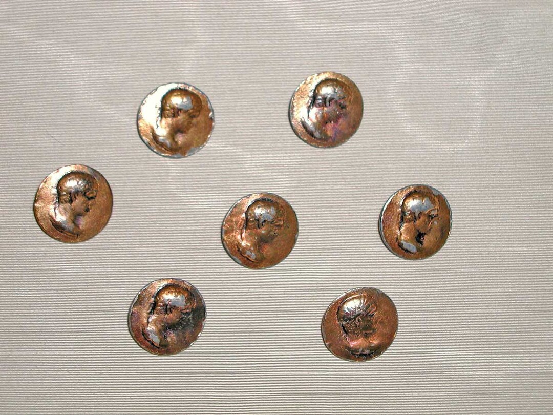 Gold Coin-style Metal Buttons With Metal Shank 7 Buttons Size 32 Line/3 ...