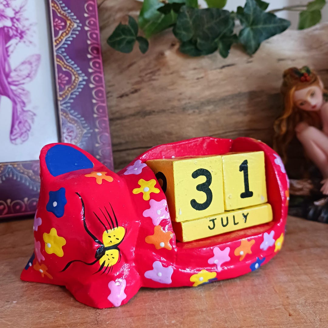 Hand Painted Sleeping Cat Perpetual Calendar - Etsy