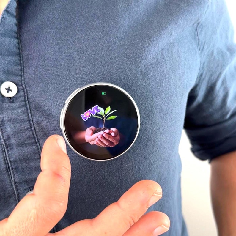 Customizable Digital LED Badge – Smart Wearable Display for Photos ...