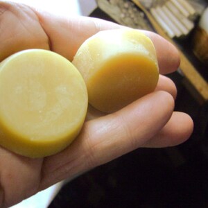 BEESWAX BUTTON DISC Thread Conditioner Genuine 1st Quality - Etsy