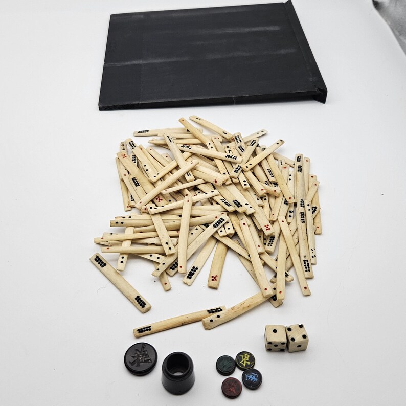 Wooden Mah Jong Set From the 1920s With Dovetail Construction Wooden ...