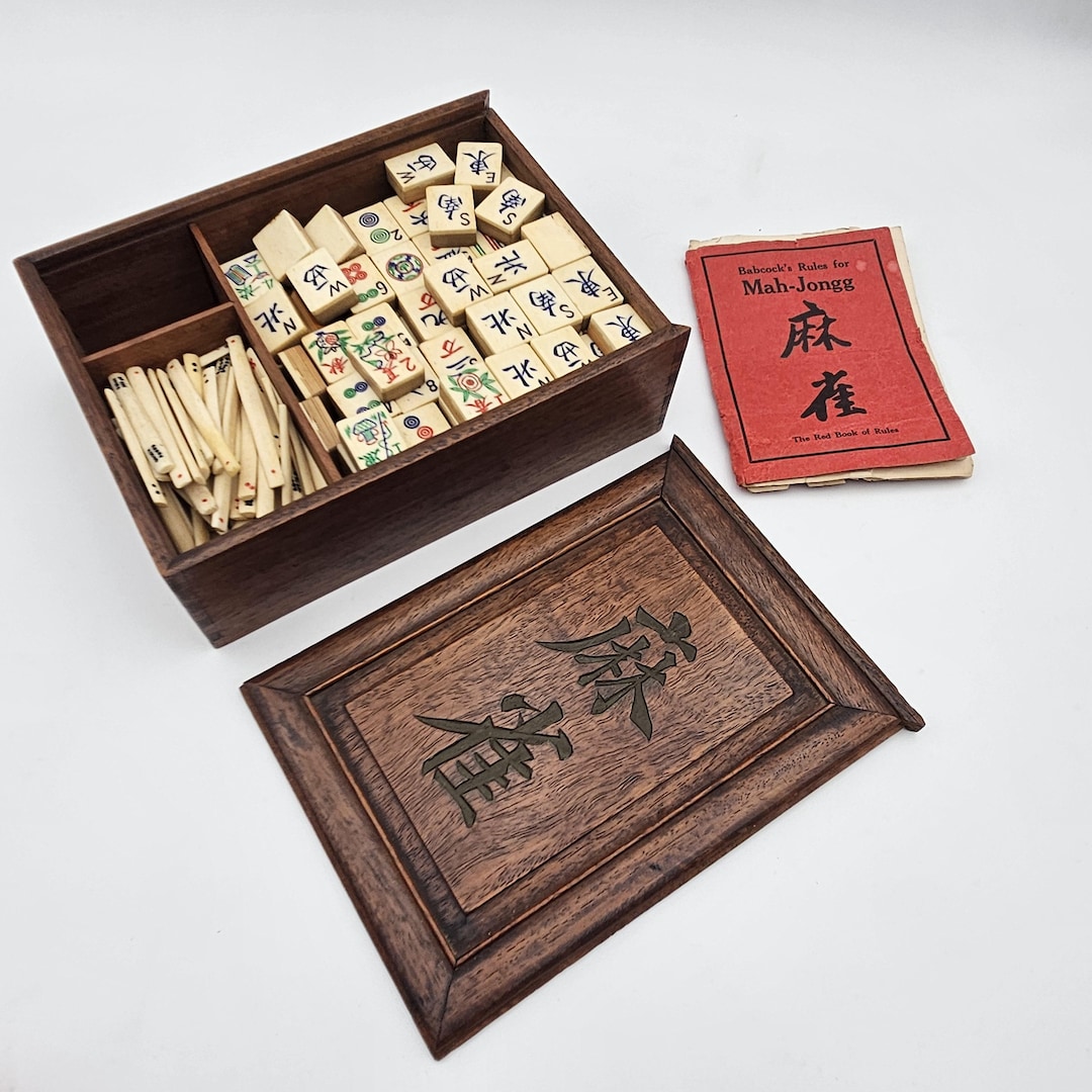 Wooden Mah Jong Set From the 1920s With Dovetail Construction Wooden ...