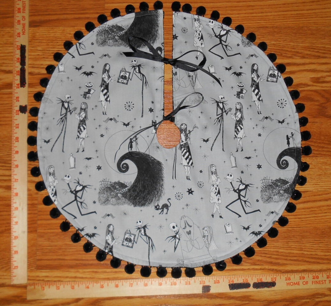 NIGHTMARE BEFORE CHRISTMAS Mini Tree Skirt, 20" Diameter, Jack & Sally ...