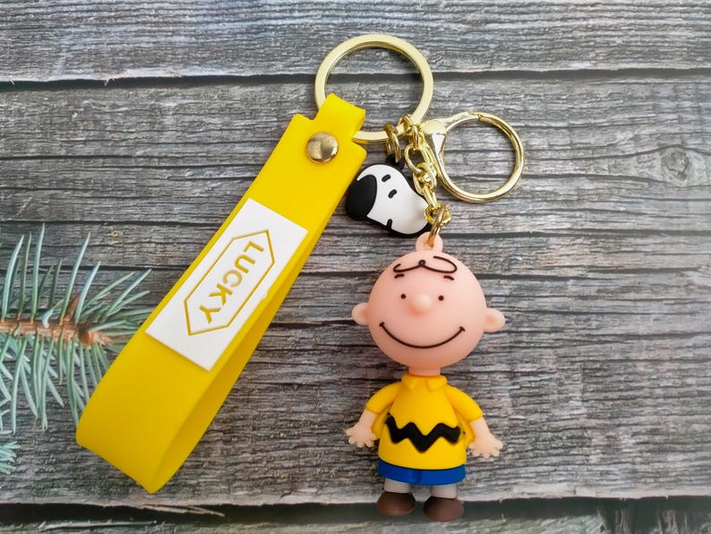 Happy Snoopy Cartoon Keychain Peanuts Keychain Charlie Brown / Snoopy ...
