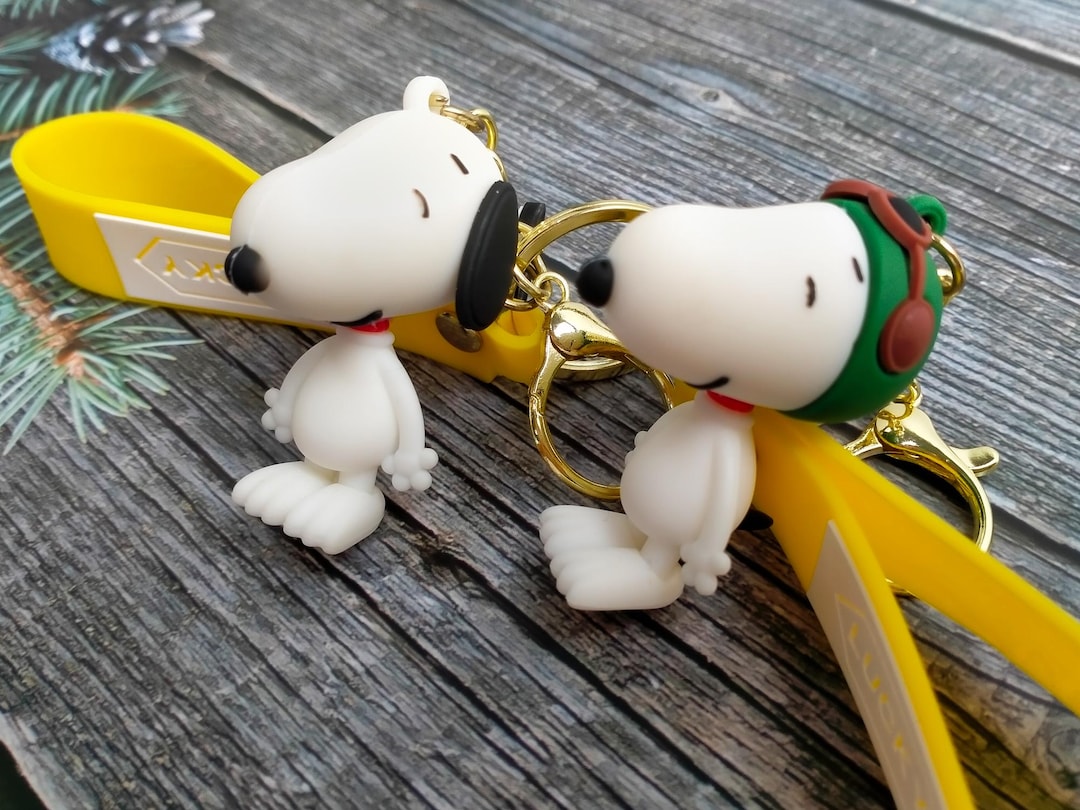 Happy Snoopy Cartoon Keychain Peanuts Keychain Charlie Brown / Snoopy ...