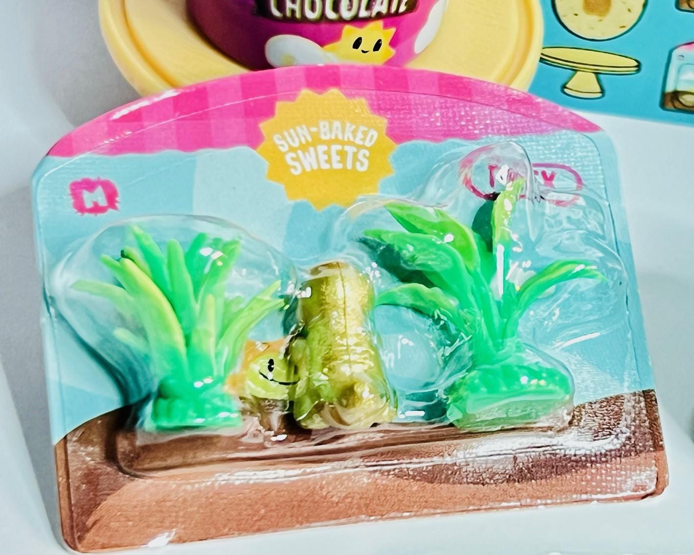 MGA Miniverse Make It Mini Birthday Series 1 Mini Party Tables DINO ...