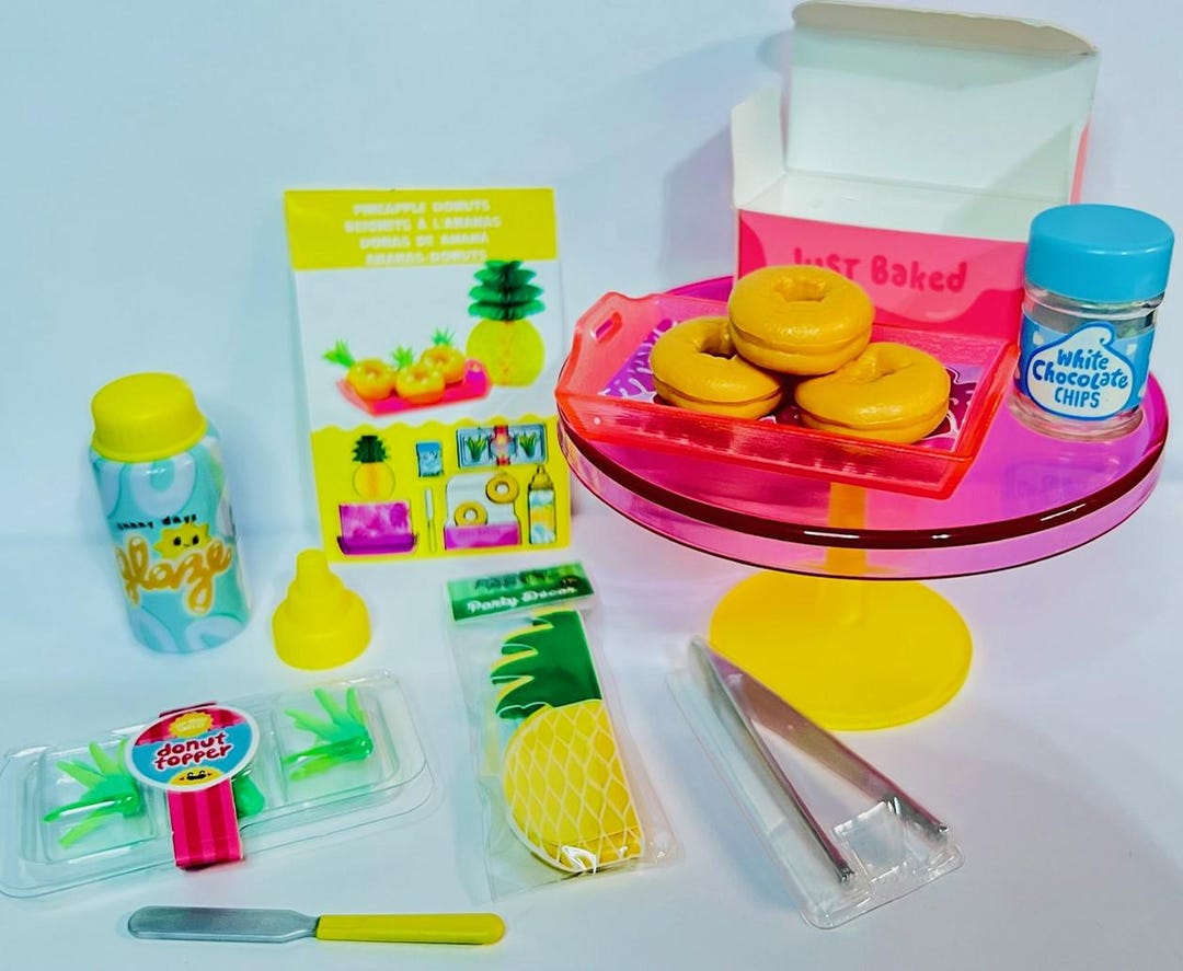 MGA Miniverse Make It Mini - Birthday Series 1 - Mini Party Tables ...