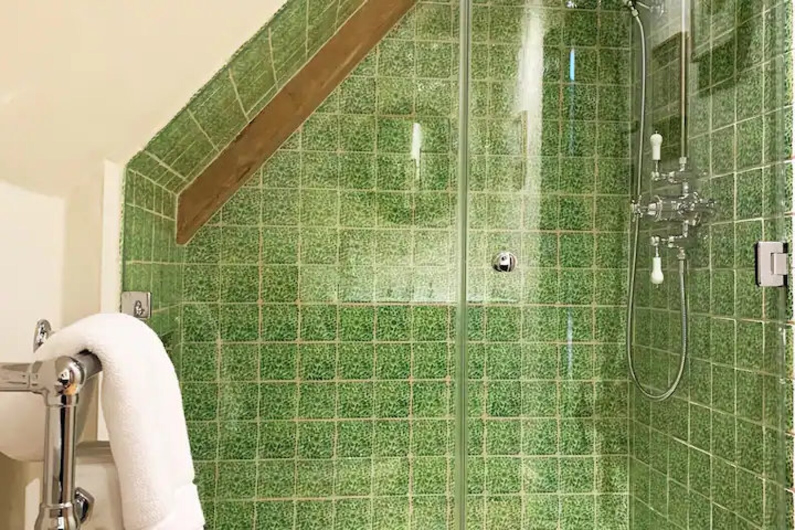 100 X Capelo Green Hand Made Glaze Terracotta Wall Tiles 105mm X 105mm ...