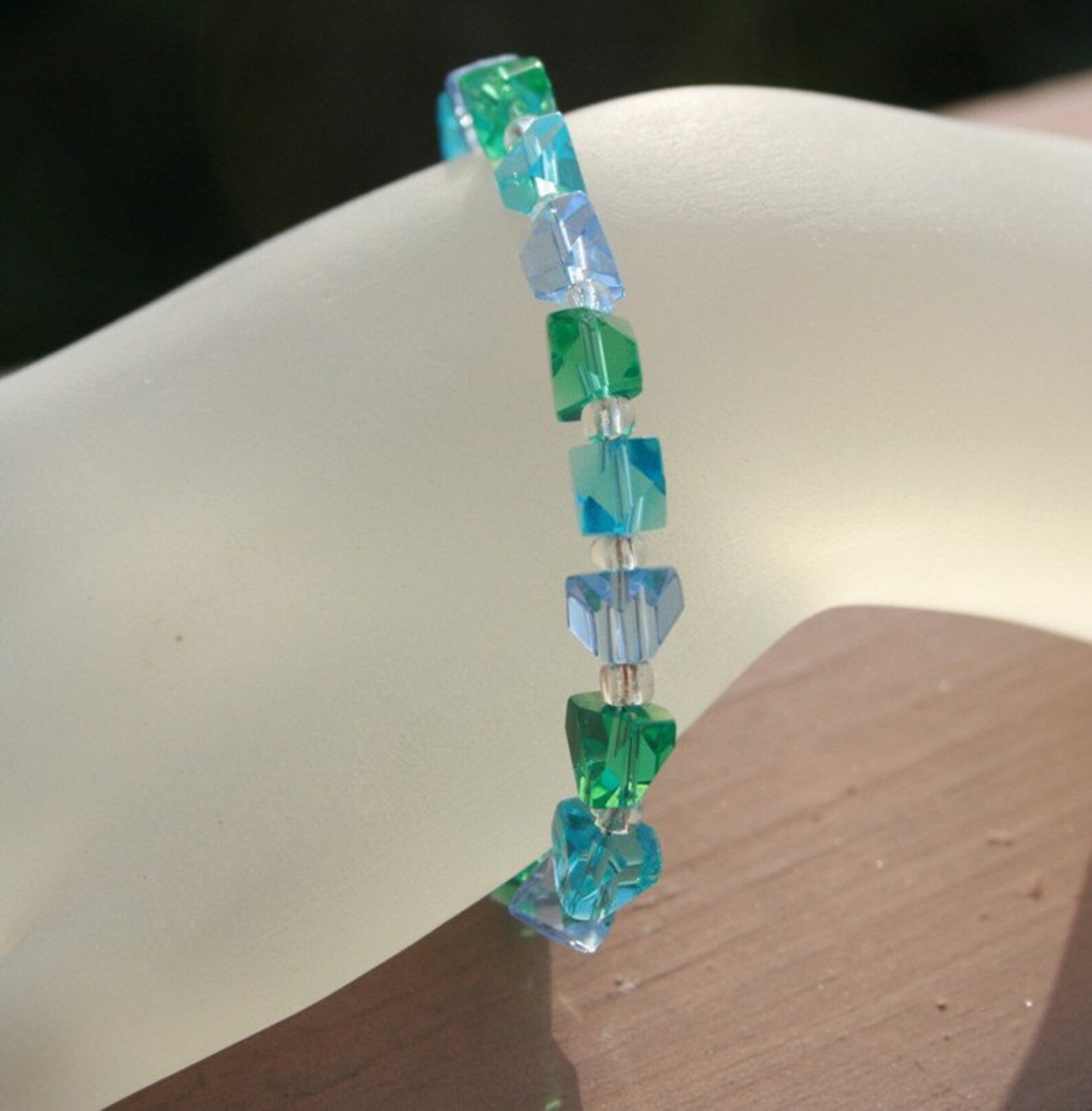 Pulsera playera de plata de cristal verde y azul aqua facetado - Etsy ...