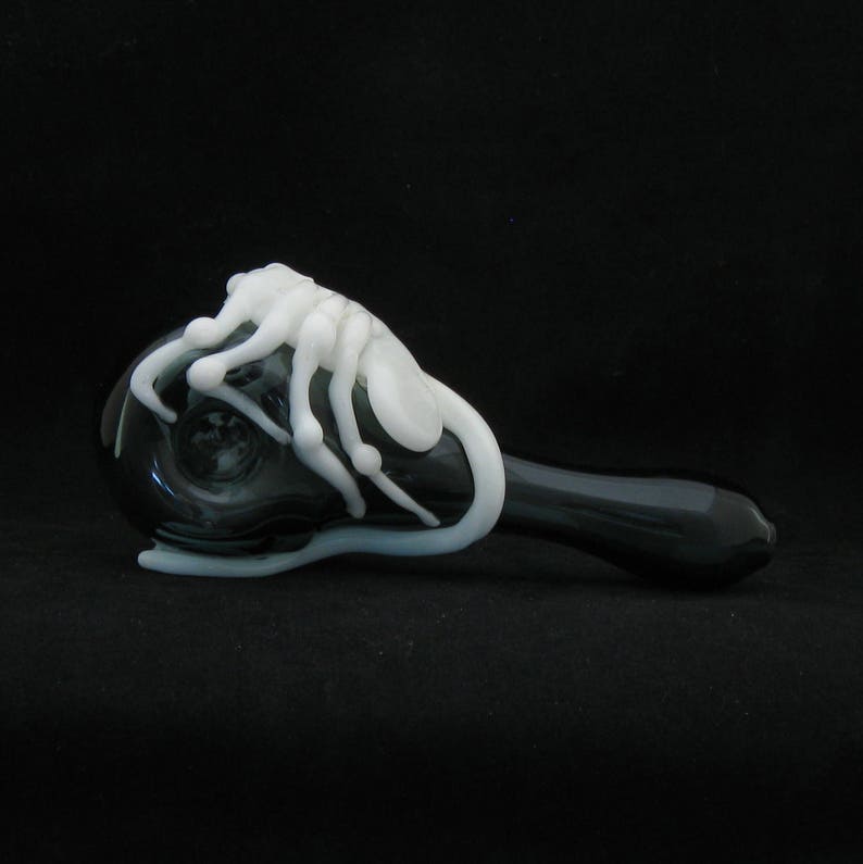Facehugger Alien Pipe / Glass Spoon Pipe / Alien Movie / | Etsy