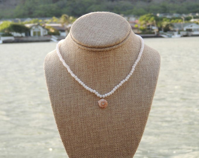 Hawaiian Puka Shell Choker Necklace, Hand-knotted, Brown & White Shell ...