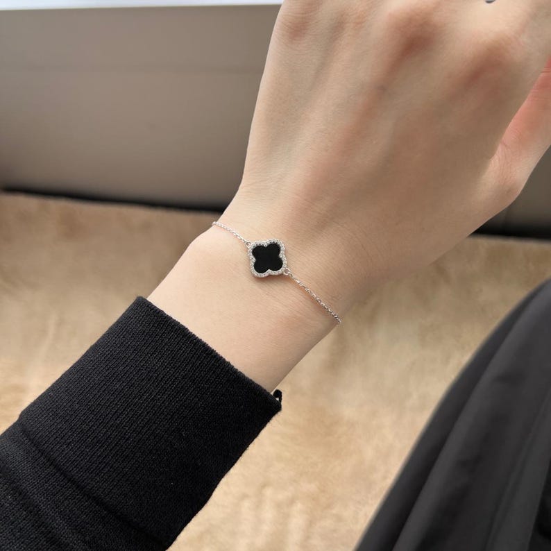 Van Cleef Bracelet Single Leaf Clover Dainty Jewelry Elegant Minimal ...