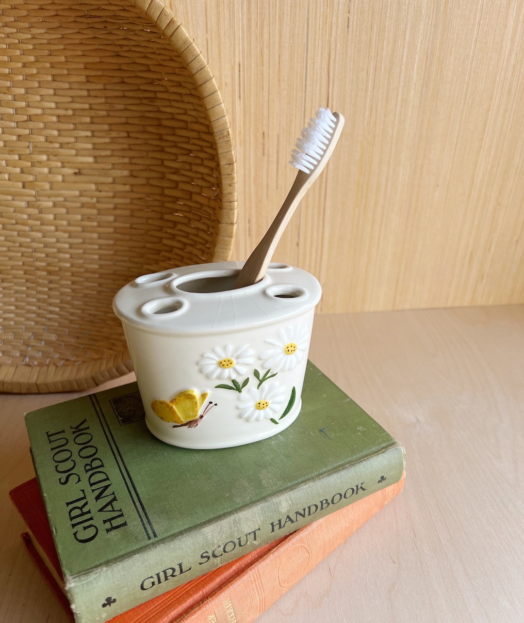 FREE SHIPPING Vintage Ceramic Toothbrush Holder W/ Daisies and ...