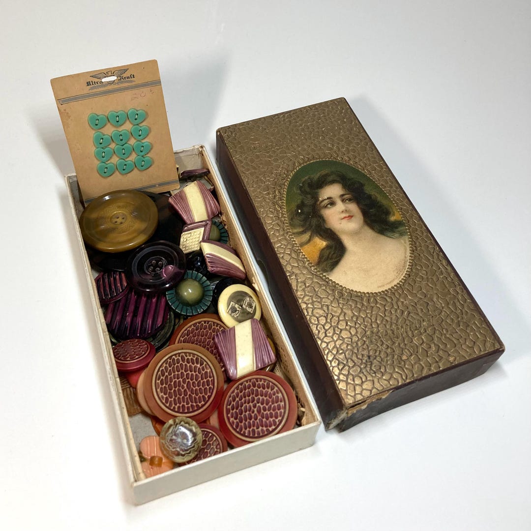 Vintage Chocolates Box Filled With Art Deco Celluloid Buttons - Etsy