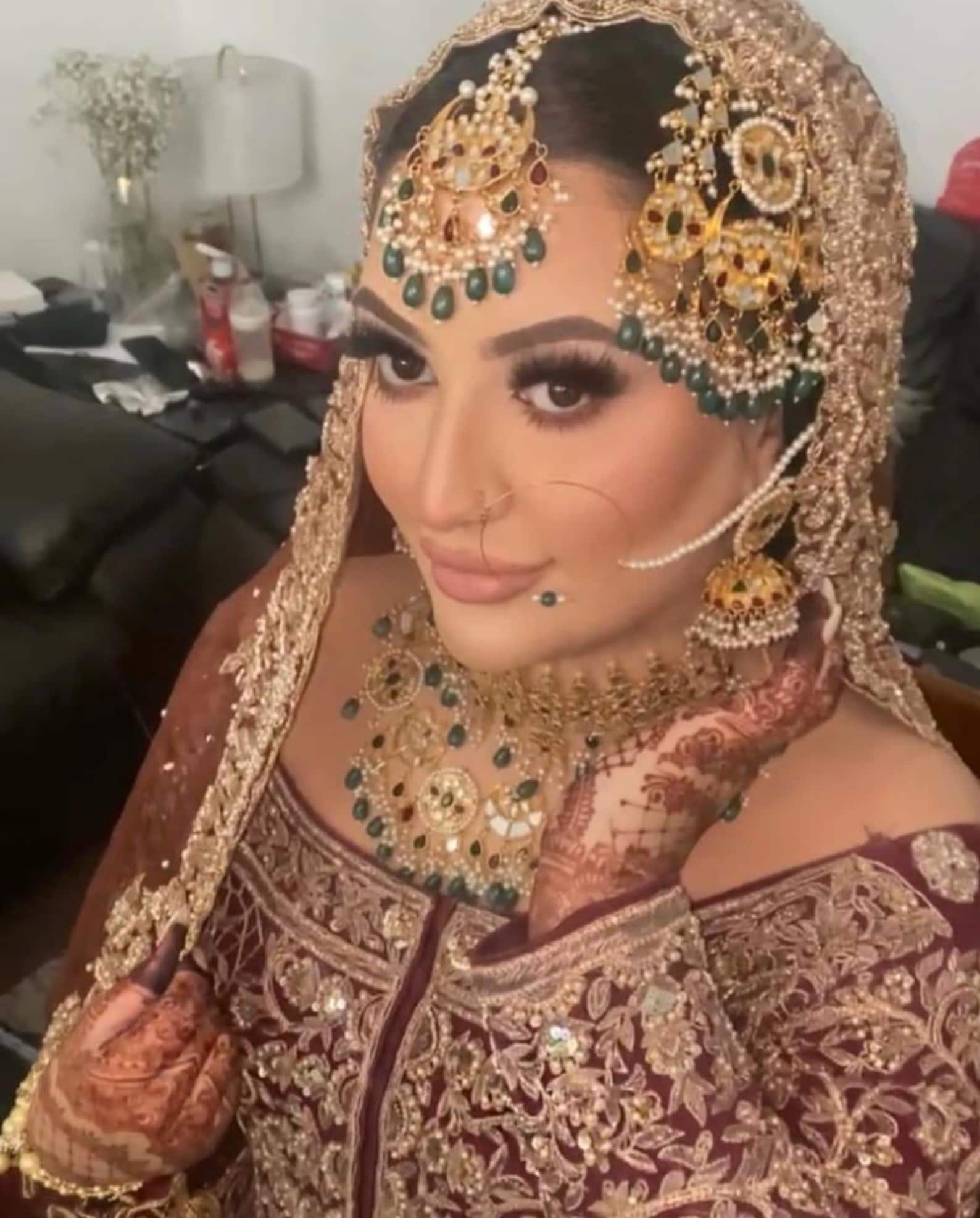 Handmade Pakistani Farshi Kundan Bridal Set in Green Pearls With Mirror ...