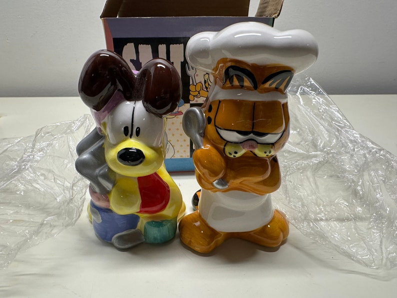 Vintage, NIB Garfield and Odie in Chefs Hats Salt and Pepper Shakers - Etsy