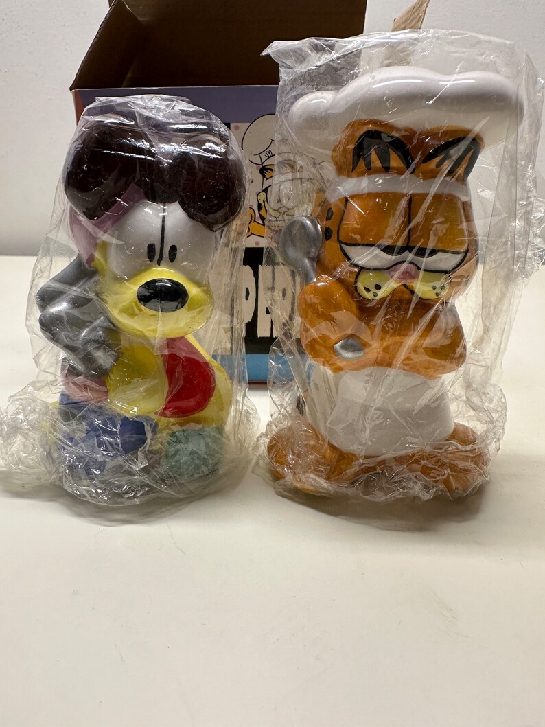 Vintage, NIB Garfield and Odie in Chefs Hats Salt and Pepper Shakers - Etsy