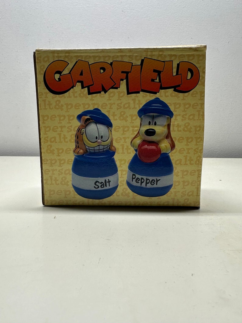 Vintage, NIB, HTF 1998 PAWS Garfield and Odie Salt and Pepper Shakers ...