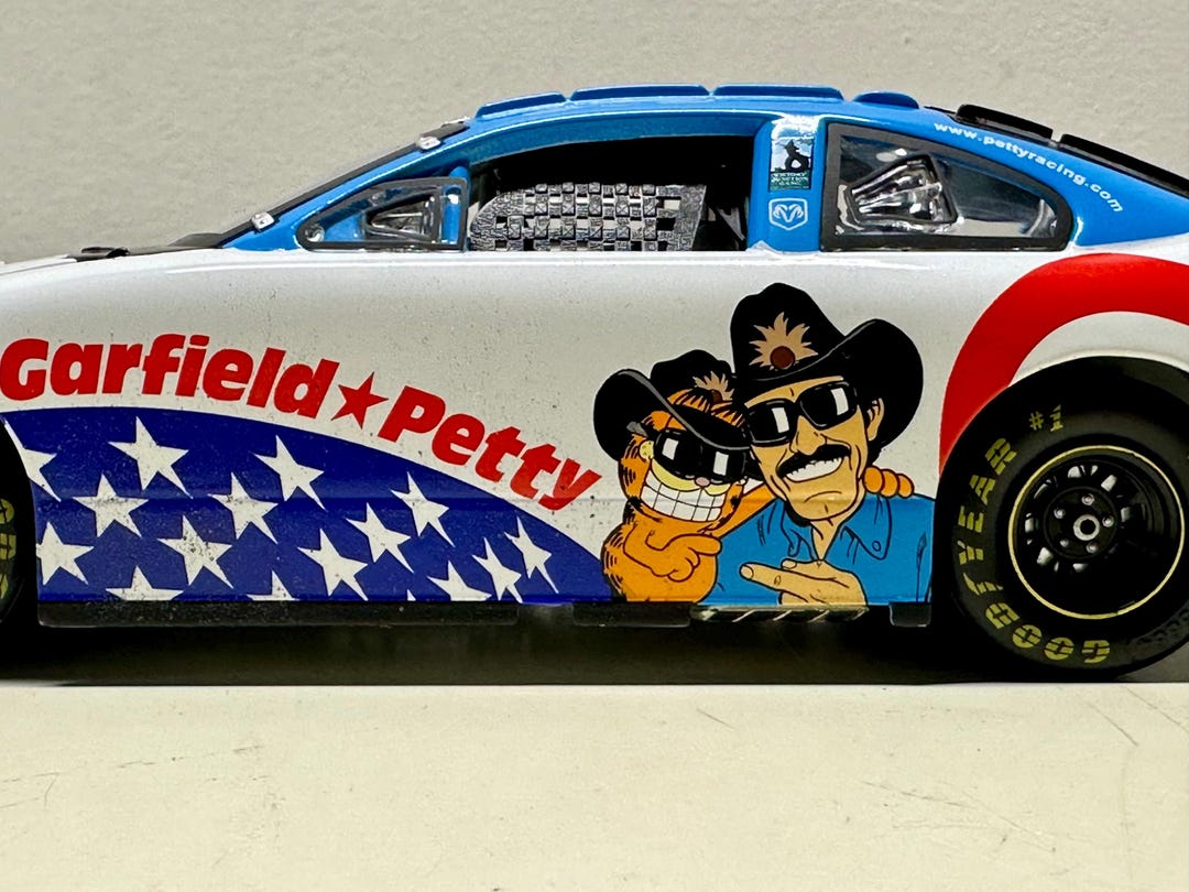 Vintage NIB, 2002 Nascar Team Caliber Richard Petty #43 Garfield 1:24 ...