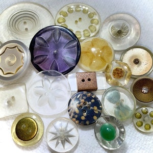 Vintage Buttons 18 Lucite Buttons - Etsy