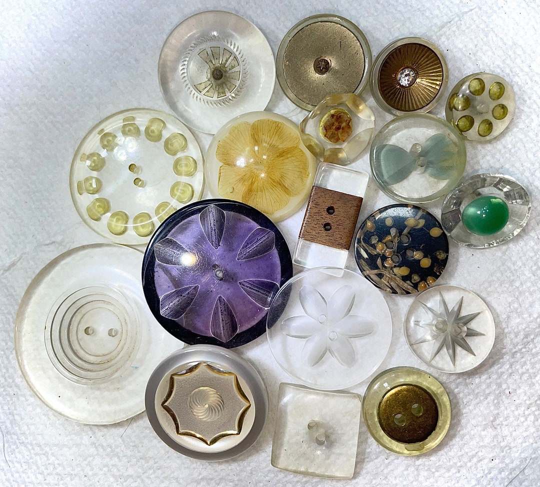 Vintage Buttons - 18 Lucite Buttons - Etsy