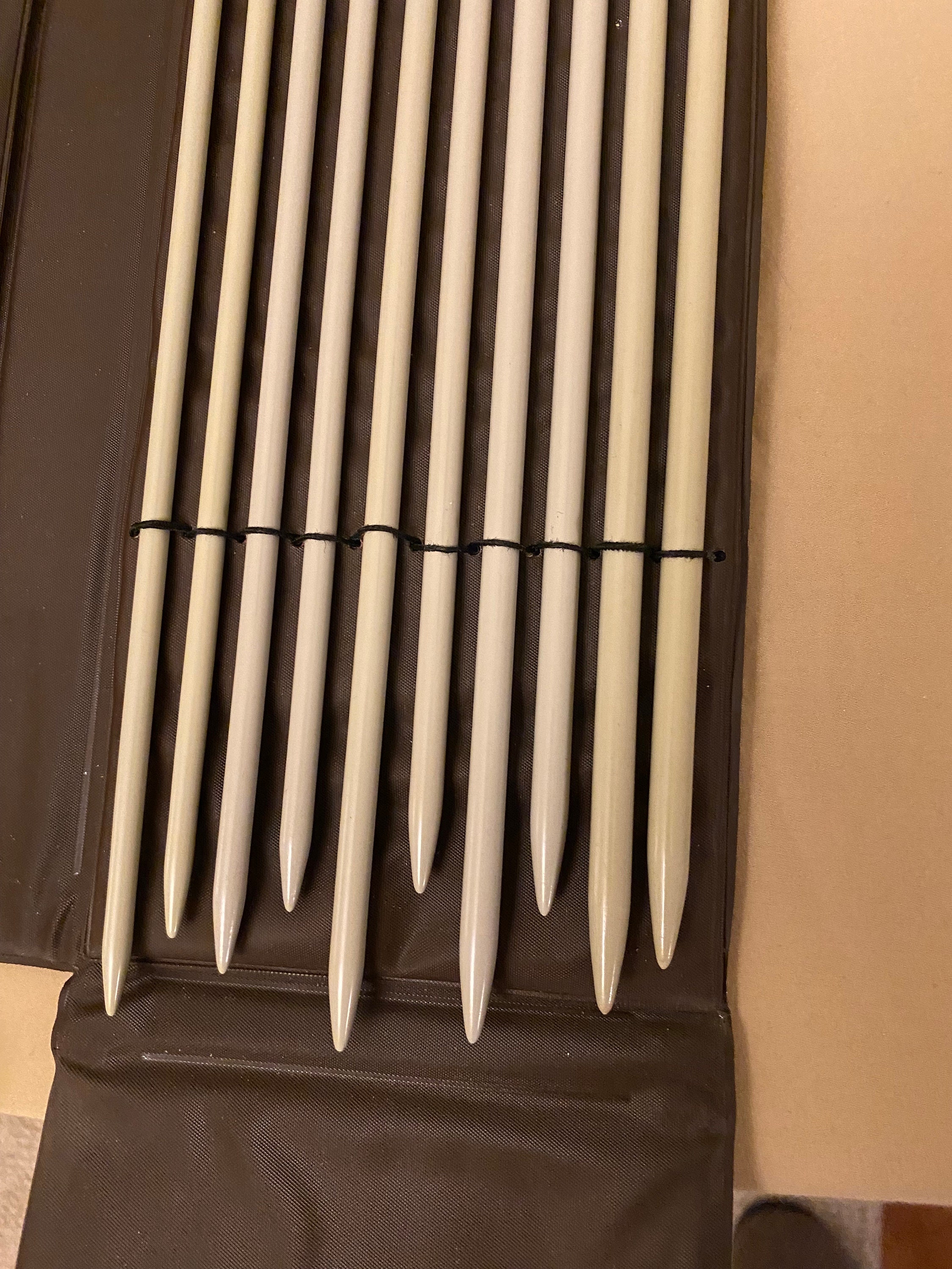 Vintage Knitting Needles Set in Faux Leather Case With Gold Clasp - Etsy