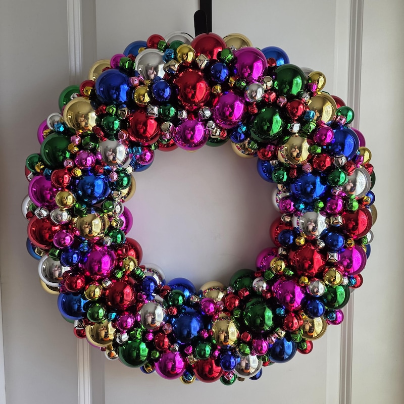 Multicolour bauble wreath - Etsy.de