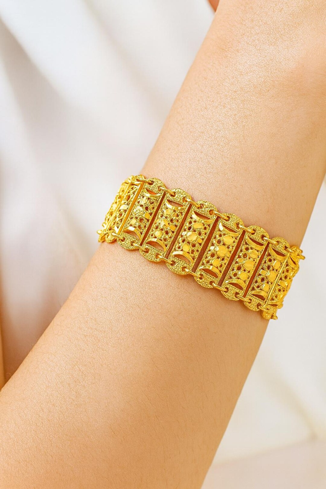 18K Gold Arab Filigree Bracelet: Rasmeya, Middle Eastern Jewelry رسمية ...