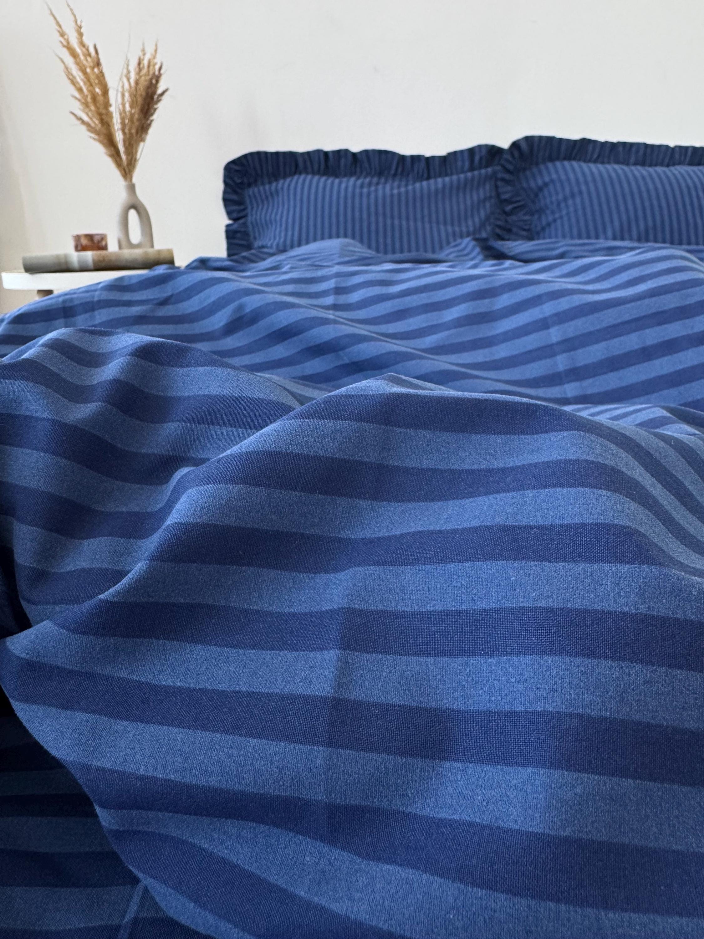 Stripe Blue Bedding Set With Ruffles – 4 Pieces (2 Pillowcases, Duvet ...