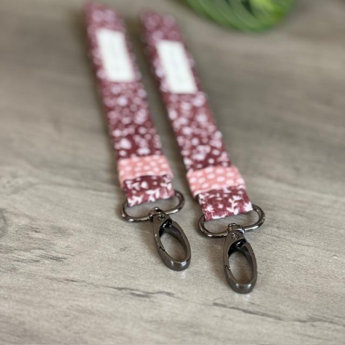 Dusty Rose With White Flowers and Maroon Leaves Key Fob. Excellent ...