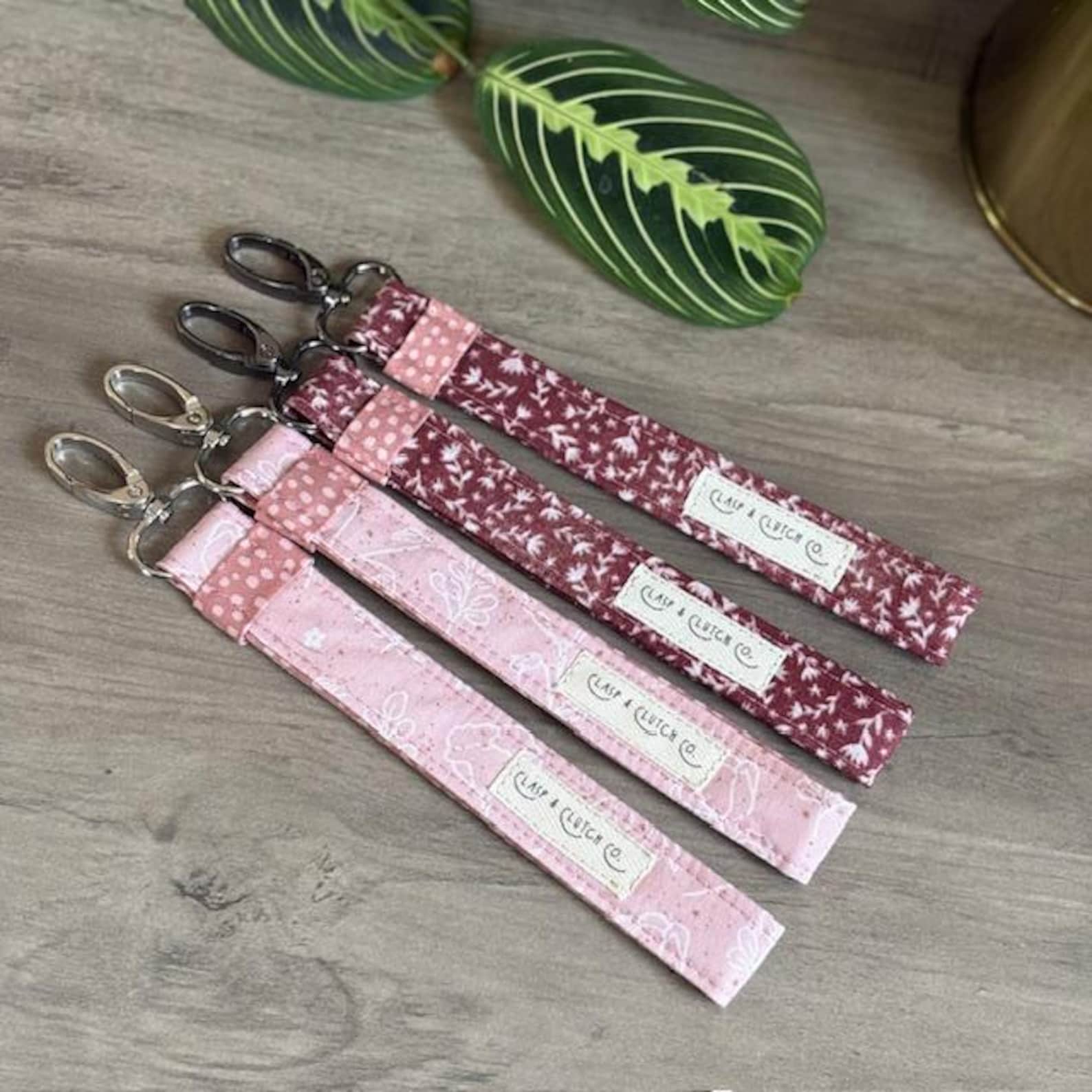 Dusty Rose With White Flowers and Maroon Leaves Key Fob. Excellent ...