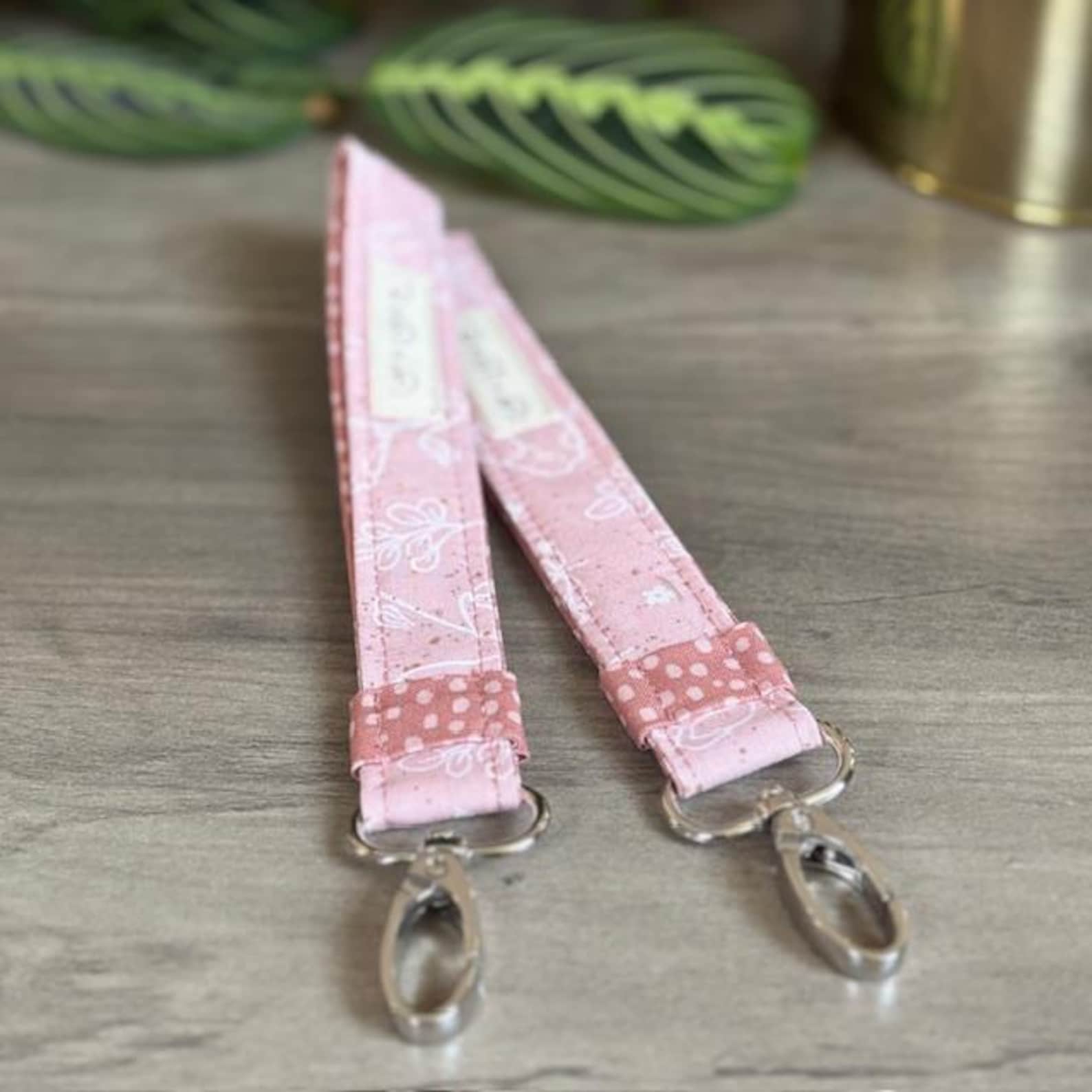 Dusty Rose With White Flowers and Maroon Leaves Key Fob. Excellent ...