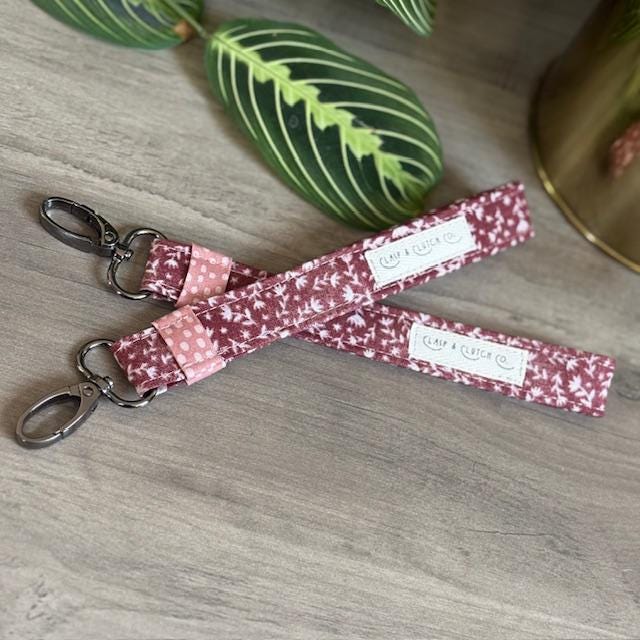 Dusty Rose With White Flowers and Maroon Leaves Key Fob. Excellent ...