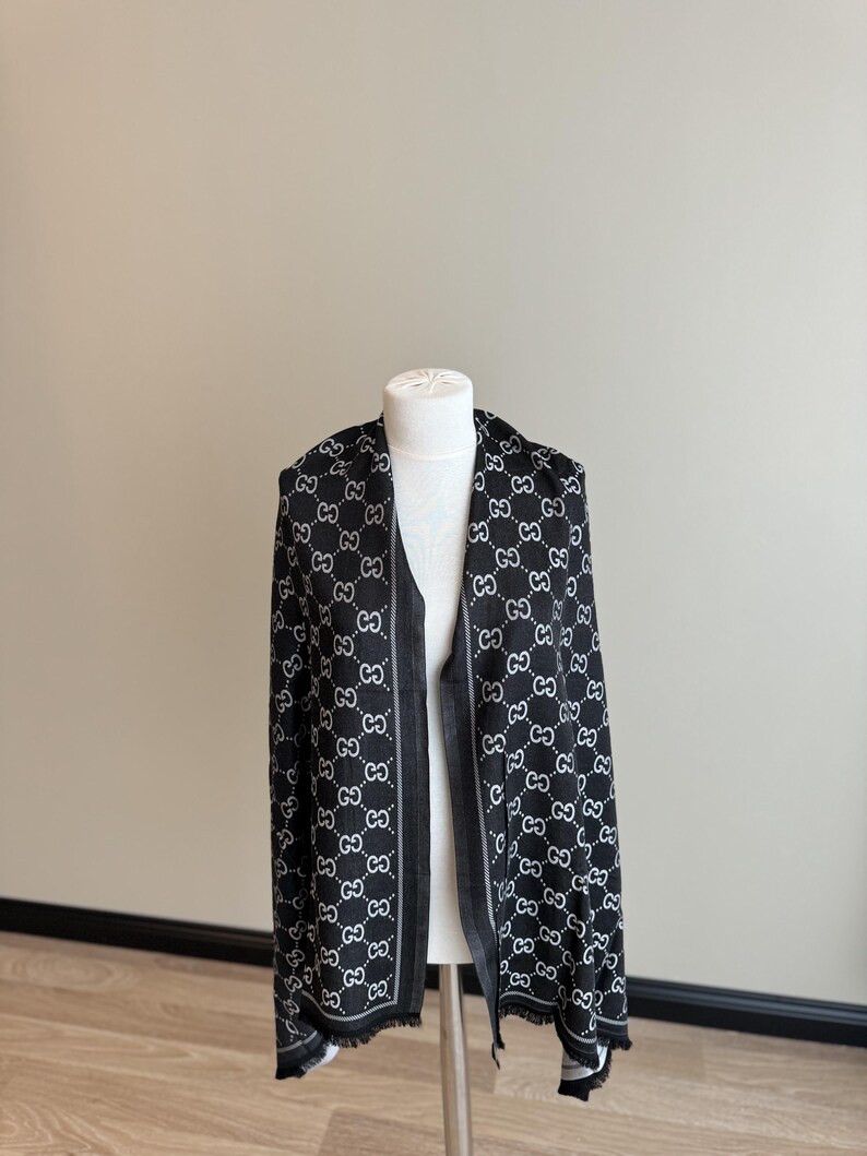 Vintage Gucci Silk Shawl Gucci Vintage Foulard Large Carré Authentic ...