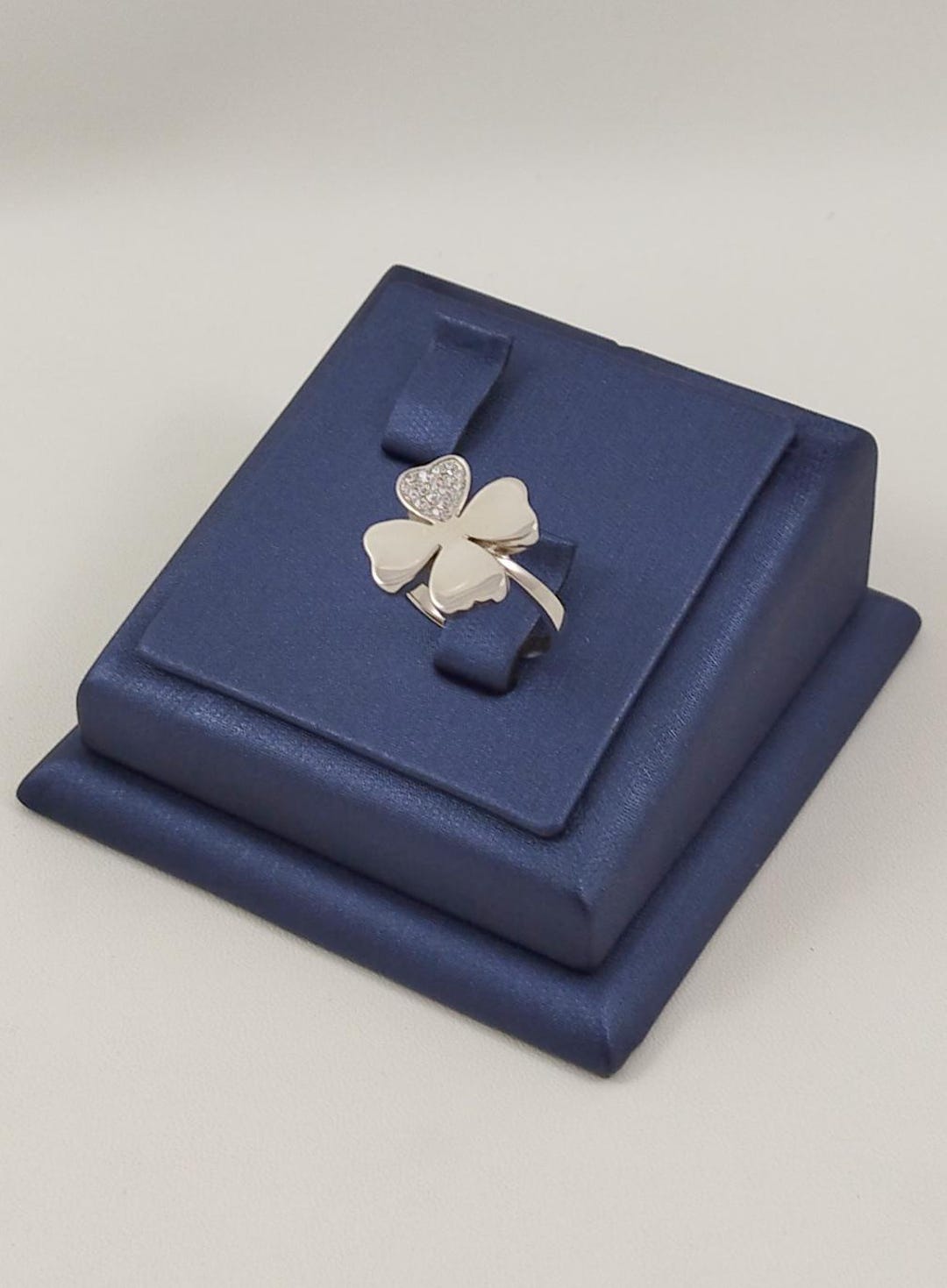 Silk Leather Ring Display: Wedding Ring Holder, Jewelry Showcase - Etsy