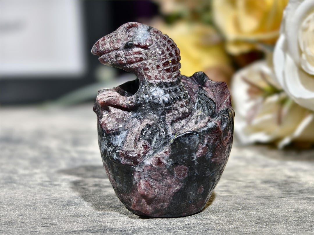 Hand-carved Garnet Dinosaur Cubs Figurine, Crystal Dinosaur Eggs ...